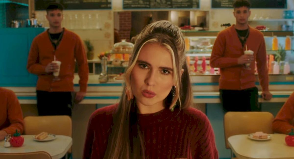 MIMI WEBB Seven Shades – RAW RAMP